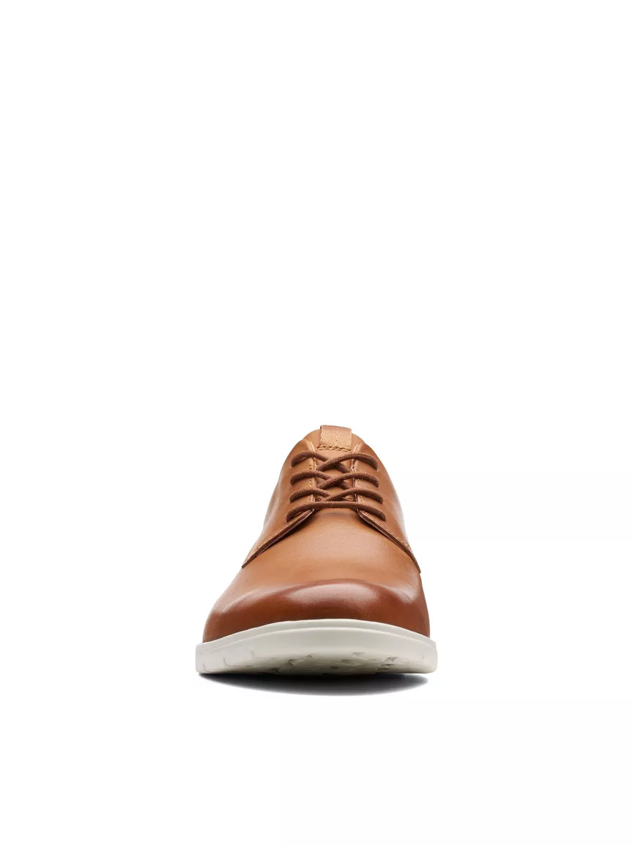 Vennor walk clarks store